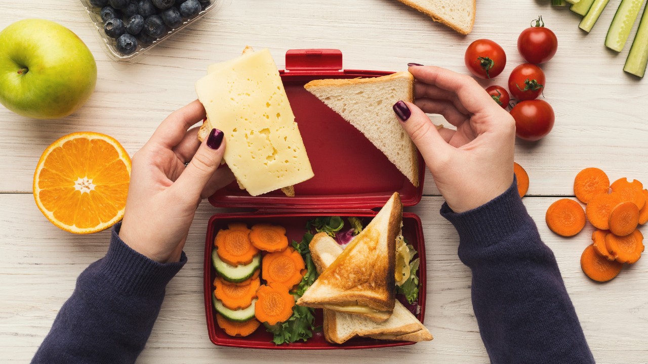 How To Pack Healthy School Lunches Your Kid Will Actually Eat ...