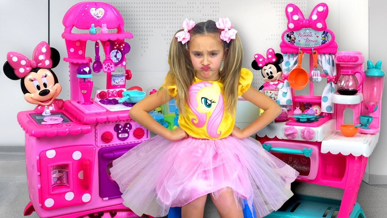 Sasha Play With Minnie Toy Cafe And Ice Cream Truck - UsParenting.com