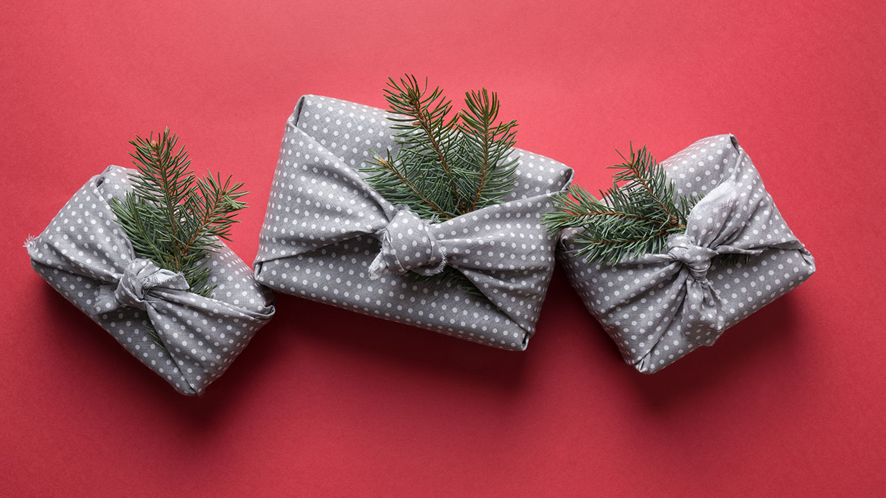 6 Easy, Eco-friendly Alternatives To Wrapping Paper - UsParenting.com