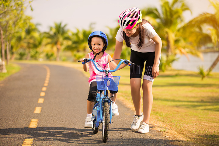 How To Teach A Kid To Ride A Bike: 16 Important Tips - UsParenting.com