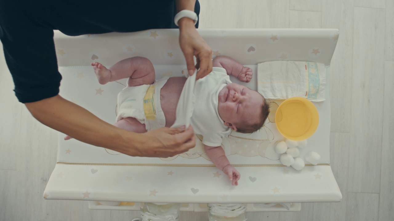 How To Change A Nappy - UsParenting.com