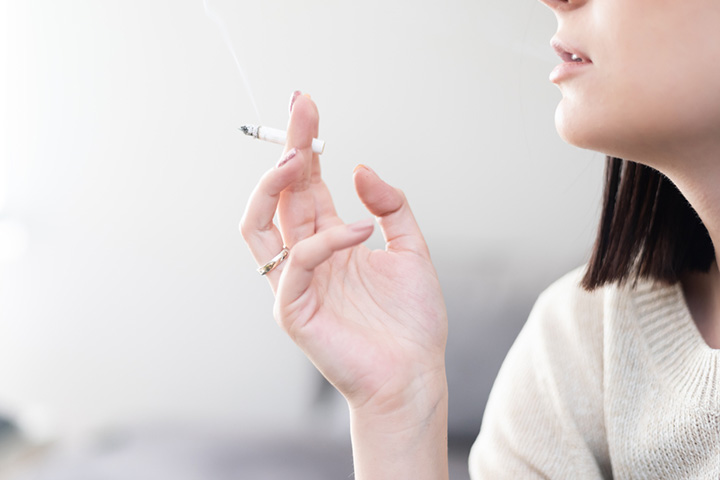 Can I Smoke Cigarettes While Breastfeeding? - UsParenting.com